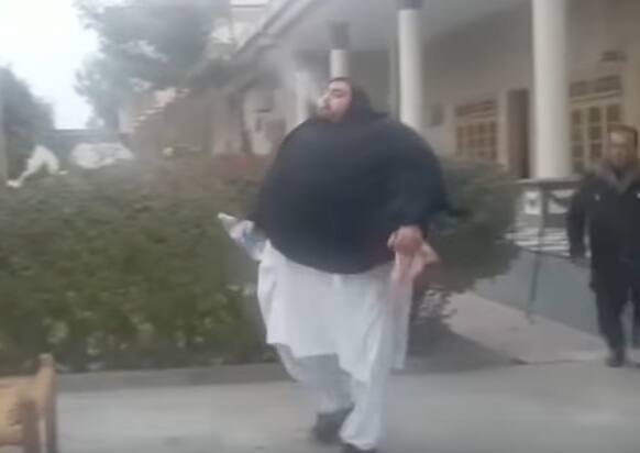 Arbab Khizer Hayat Wikipedia | This man claims to be Pakistan’s answer ...